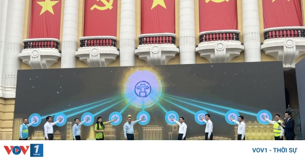 Hà Nội tiên phong vận hành thiết bị vệ sinh môi trường hiện đại | VOV1 ...