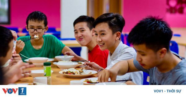 Cá nhân hóa bữa ăn học đường: Lắng nghe từ căn bếp | VOV1.VOV.VN